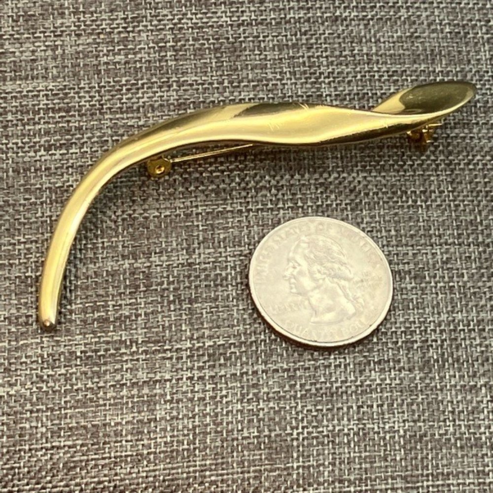 Pin Brooch Long Curved Shiny Gold Swish Swish Retro V… - Gem